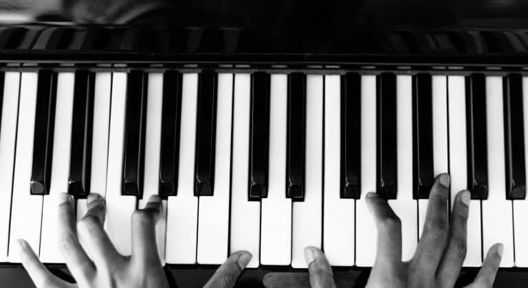 How to Write a Chorus: 7 Steps to Writing a Magnetic Chorus